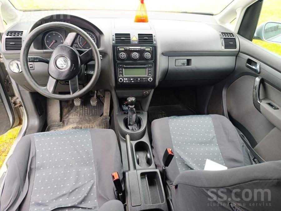 Pelēks Volkswagen Touran 2006 Aizkraukle, ar dzinēja tilpumu 1.90 L un nobraukumu 412 tūkst. km par 650 €, foto 6 vietnē AUTOMOTO.COM.LV