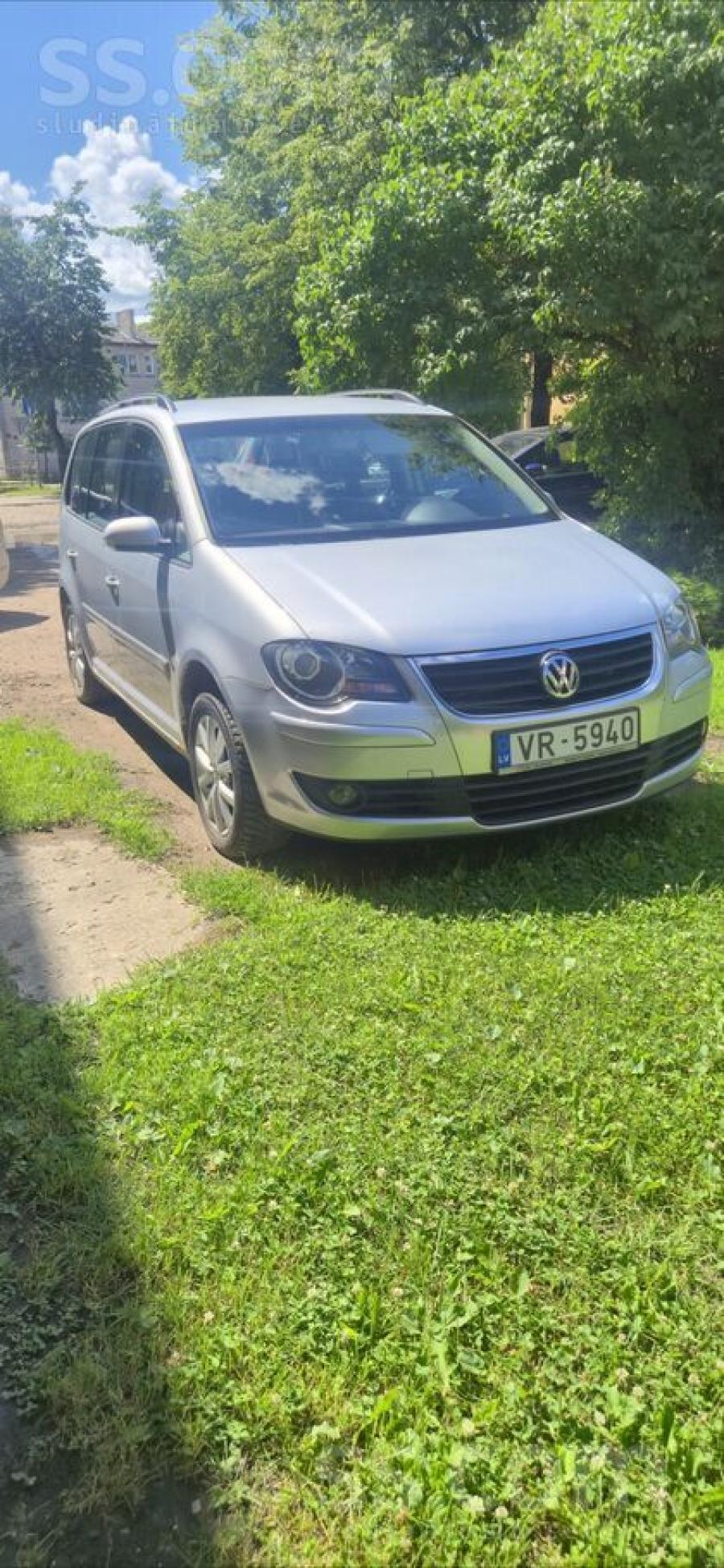 Pelēks Volkswagen Touran 2006 Jelgava, ar dzinēja tilpumu 1.90 L un nobraukumu 393 tūkst. km par 1300 €, foto 1 vietnē AUTOMOTO.COM.LV