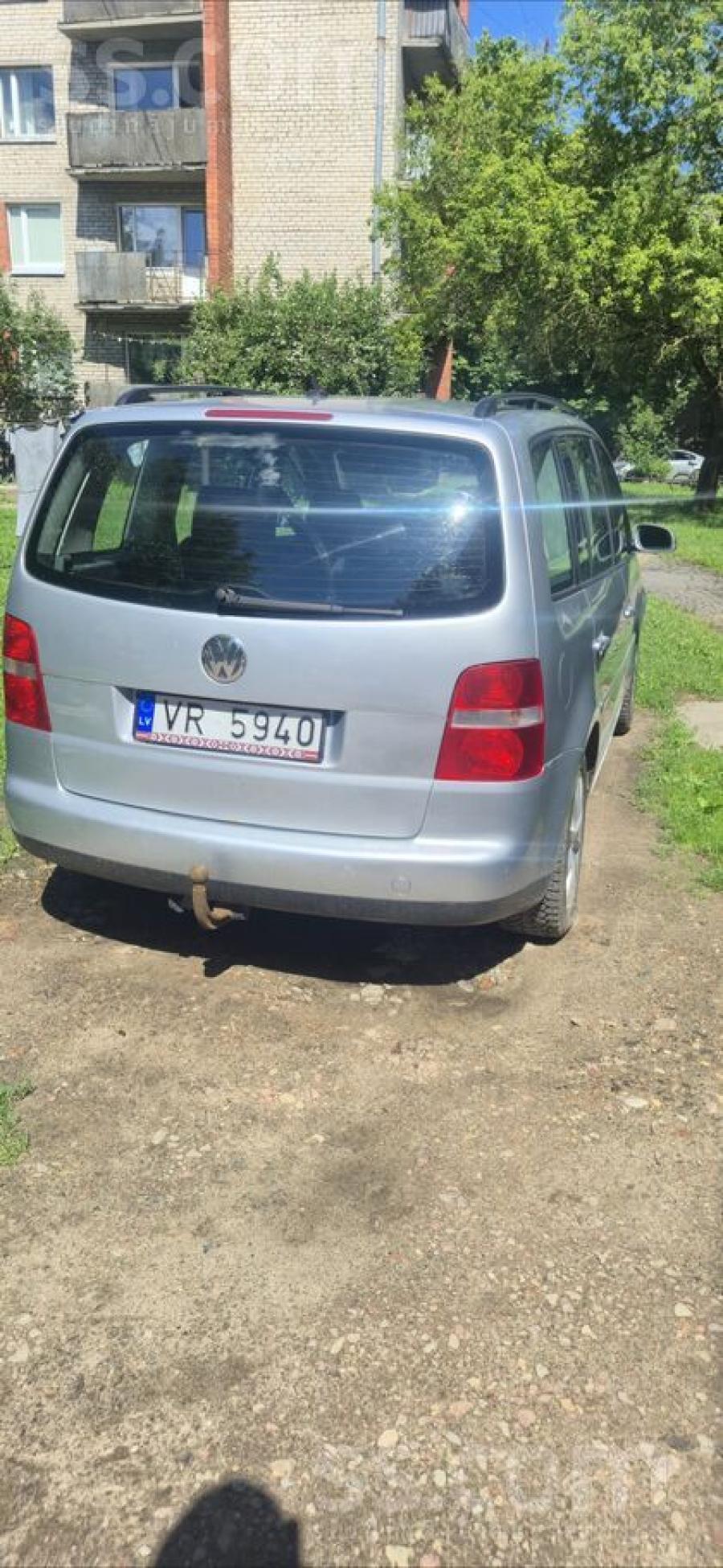Pelēks Volkswagen Touran 2006 Jelgava, ar dzinēja tilpumu 1.90 L un nobraukumu 393 tūkst. km par 1300 €, foto 4 vietnē AUTOMOTO.COM.LV