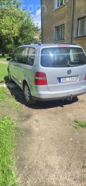 Pelēks Volkswagen Touran 2006 Jelgava, ar dzinēja tilpumu 1.90 L un nobraukumu 393 tūkst. km par 1300 €, foto 5 vietnē AUTOMOTO.COM.LV