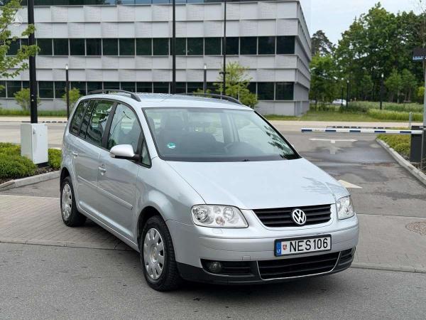 Grey Volkswagen Touran 2006 in Vilnius, with an engine capacity of 1.90 L and mileage of 233 thousand km for 3000 €, photo 2 on AUTOMOTO.COM.LV