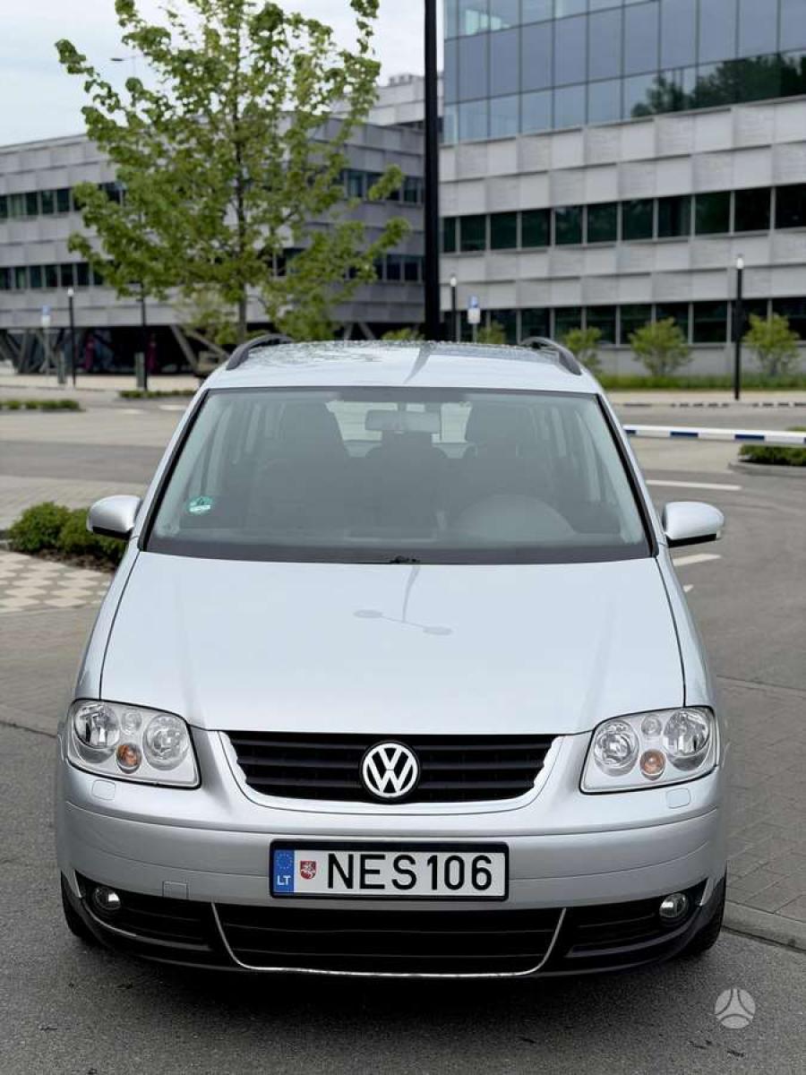 Pelēks Volkswagen Touran 2006 Viļņa, ar dzinēja tilpumu 1.90 L un nobraukumu 233 tūkst. km par 3000 €, foto 4 vietnē AUTOMOTO.COM.LV