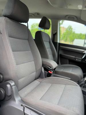 Pelēks Volkswagen Touran 2006 Viļņa, ar dzinēja tilpumu 1.90 L un nobraukumu 233 tūkst. km par 3000 €, foto 8 vietnē AUTOMOTO.COM.LV