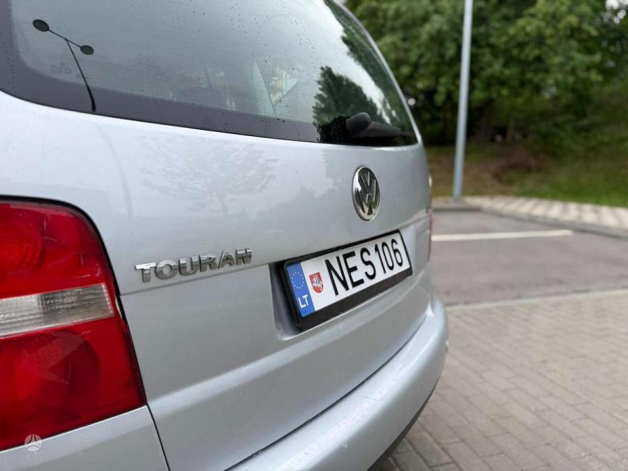 Pelēks Volkswagen Touran 2006 Viļņa, ar dzinēja tilpumu 1.90 L un nobraukumu 233 tūkst. km par 3000 €, foto 11 vietnē AUTOMOTO.COM.LV