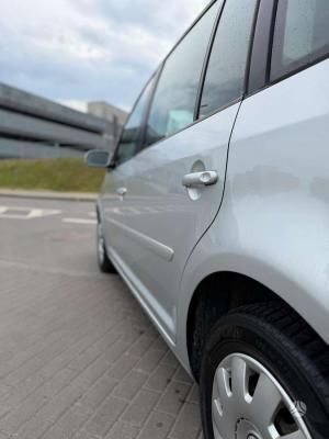 Pelēks Volkswagen Touran 2006 Viļņa, ar dzinēja tilpumu 1.90 L un nobraukumu 233 tūkst. km par 3000 €, foto 13 vietnē AUTOMOTO.COM.LV