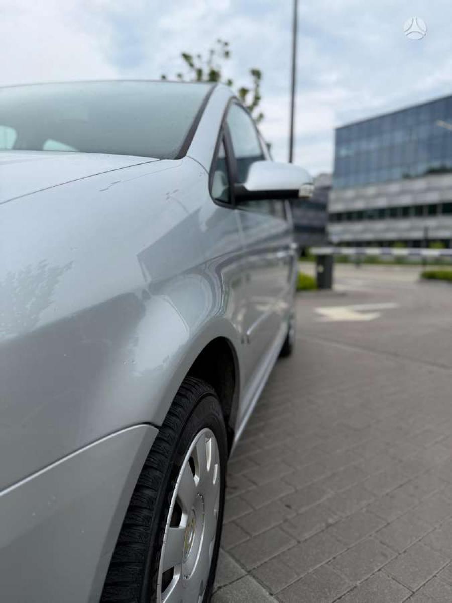 Pelēks Volkswagen Touran 2006 Viļņa, ar dzinēja tilpumu 1.90 L un nobraukumu 233 tūkst. km par 3000 €, foto 15 vietnē AUTOMOTO.COM.LV