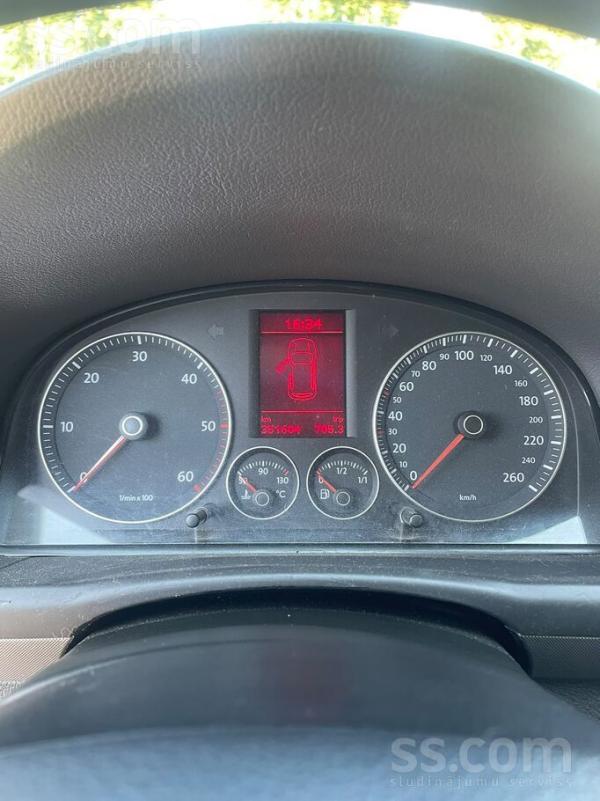 Grey Volkswagen Touran 2006 in Dobele, with an engine capacity of 1.90 L and mileage of 352 thousand km for 1500 €, photo 2 on AUTOMOTO.COM.LV