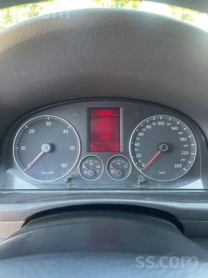 Pelēks Volkswagen Touran 2006 Dobele, ar dzinēja tilpumu 1.90 L un nobraukumu 352 tūkst. km par 1500 €, foto 3 vietnē AUTOMOTO.COM.LV