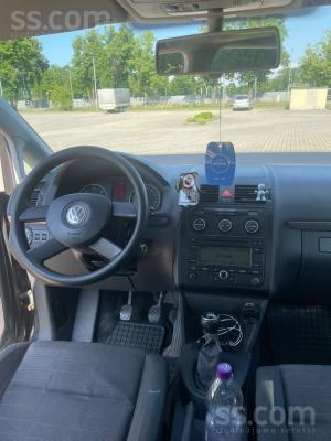 Pelēks Volkswagen Touran 2006 Dobele, ar dzinēja tilpumu 1.90 L un nobraukumu 352 tūkst. km par 1500 €, foto 6 vietnē AUTOMOTO.COM.LV