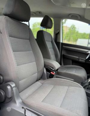 Grey Volkswagen Touran 2006 in Vilnius, with an engine capacity of 1.90 L and mileage of 289 thousand km for 2900 €, photo 13 on AUTOMOTO.COM.LV