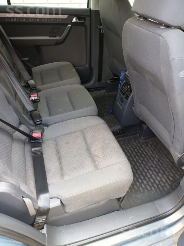 Pelēks Volkswagen Touran 2006 Daugavpils, ar dzinēja tilpumu 1.90 L un nobraukumu 205 tūkst. km par 1600 €, foto 2 vietnē AUTOMOTO.COM.LV