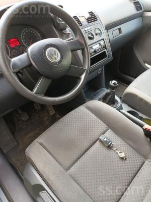 Pelēks Volkswagen Touran 2006 Daugavpils, ar dzinēja tilpumu 1.90 L un nobraukumu 205 tūkst. km par 1600 €, foto 5 vietnē AUTOMOTO.COM.LV