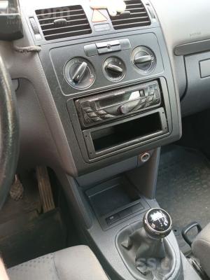 Pelēks Volkswagen Touran 2006 Daugavpils, ar dzinēja tilpumu 1.90 L un nobraukumu 205 tūkst. km par 1600 €, foto 6 vietnē AUTOMOTO.COM.LV