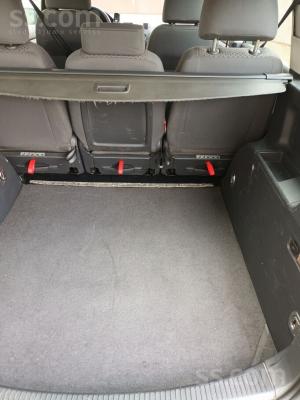 Pelēks Volkswagen Touran 2006 Daugavpils, ar dzinēja tilpumu 1.90 L un nobraukumu 205 tūkst. km par 1600 €, foto 11 vietnē AUTOMOTO.COM.LV