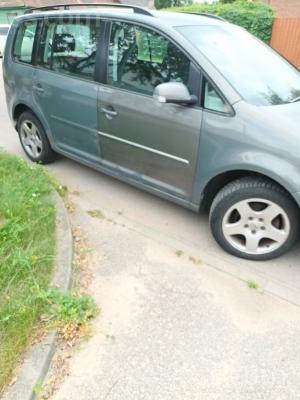 Pelēks Volkswagen Touran 2006 Daugavpils, ar dzinēja tilpumu 1.90 L un nobraukumu 205 tūkst. km par 1600 €, foto 12 vietnē AUTOMOTO.COM.LV