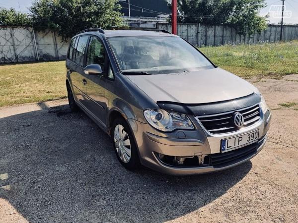 Grey Volkswagen Touran 2006 in Jonava, with an engine capacity of 1.90 L and mileage of 387 thousand km for 850 €, photo 1 on AUTOMOTO.COM.LV