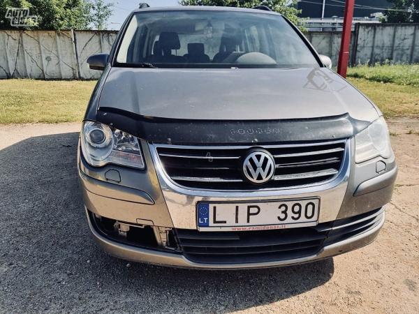 Grey Volkswagen Touran 2006 in Jonava, with an engine capacity of 1.90 L and mileage of 387 thousand km for 850 €, photo 3 on AUTOMOTO.COM.LV