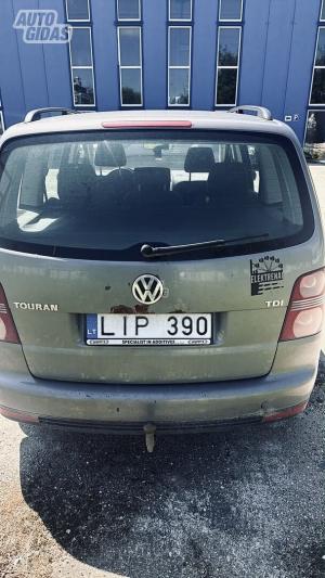 Pelēks Volkswagen Touran 2006 Jonava, ar dzinēja tilpumu 1.90 L un nobraukumu 387 tūkst. km par 850 €, foto 5 vietnē AUTOMOTO.COM.LV