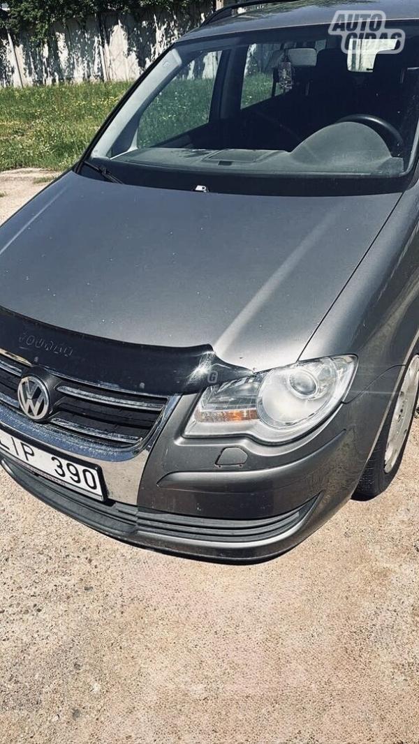 Grey Volkswagen Touran 2006 in Jonava, with an engine capacity of 1.90 L and mileage of 387 thousand km for 850 €, photo 7 on AUTOMOTO.COM.LV