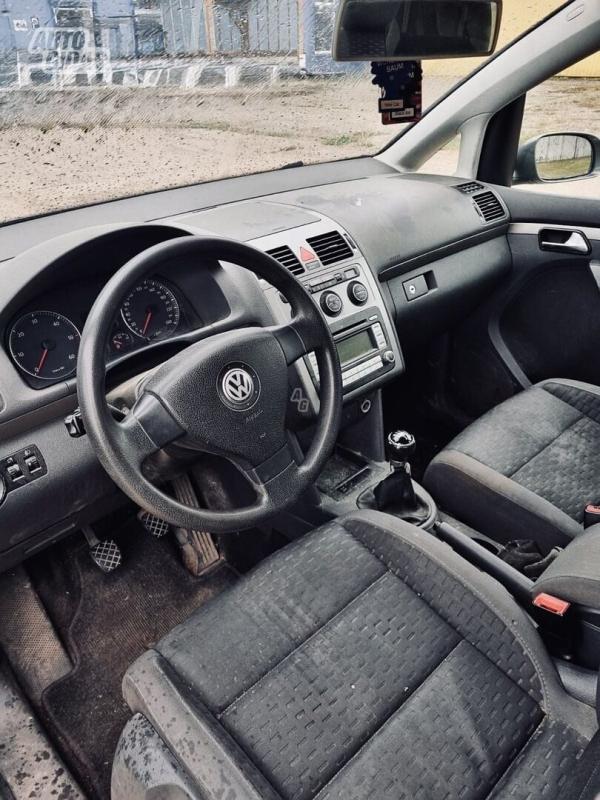 Grey Volkswagen Touran 2006 in Jonava, with an engine capacity of 1.90 L and mileage of 387 thousand km for 850 €, photo 8 on AUTOMOTO.COM.LV