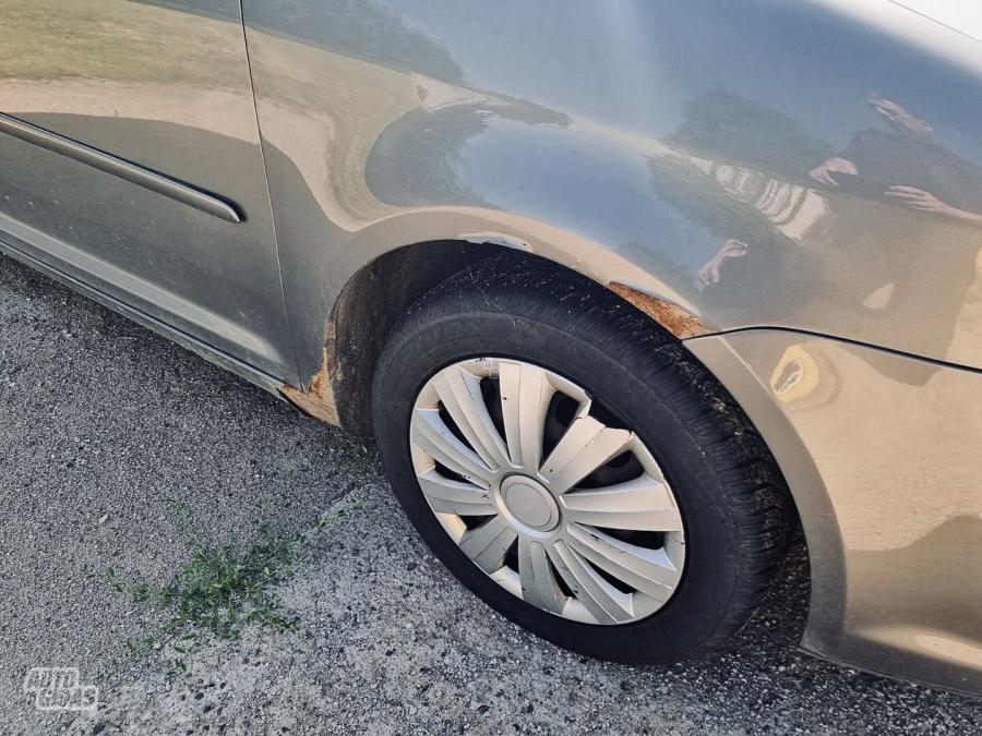 Pelēks Volkswagen Touran 2006 Jonava, ar dzinēja tilpumu 1.90 L un nobraukumu 387 tūkst. km par 850 €, foto 14 vietnē AUTOMOTO.COM.LV