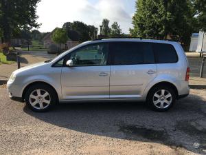 Grey Volkswagen Touran 2006 in Raseiniai, with an engine capacity of 1.97 L and mileage of 190 thousand km for 2650 €, photo 3 on AUTOMOTO.COM.LV