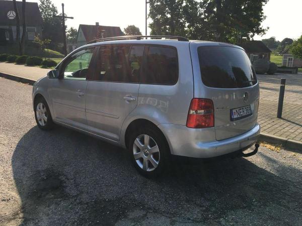 Grey Volkswagen Touran 2006 in Raseiniai, with an engine capacity of 1.97 L and mileage of 190 thousand km for 2650 €, photo 3 on AUTOMOTO.COM.LV