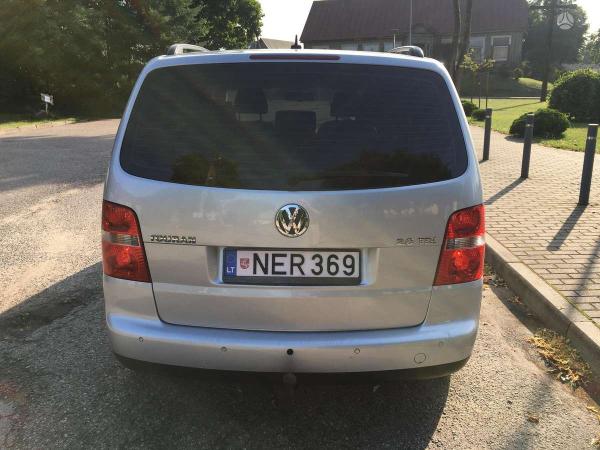 Grey Volkswagen Touran 2006 in Raseiniai, with an engine capacity of 1.97 L and mileage of 190 thousand km for 2650 €, photo 4 on AUTOMOTO.COM.LV
