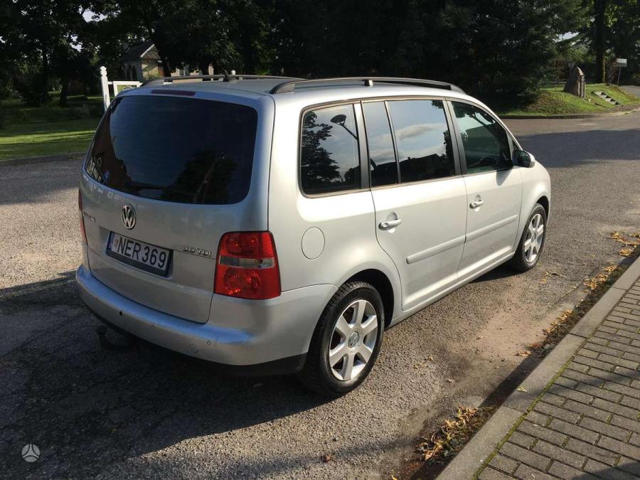 Grey Volkswagen Touran 2006 in Raseiniai, with an engine capacity of 1.97 L and mileage of 190 thousand km for 2650 €, photo 6 on AUTOMOTO.COM.LV