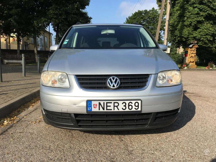 Grey Volkswagen Touran 2006 in Raseiniai, with an engine capacity of 1.97 L and mileage of 190 thousand km for 2650 €, photo 9 on AUTOMOTO.COM.LV