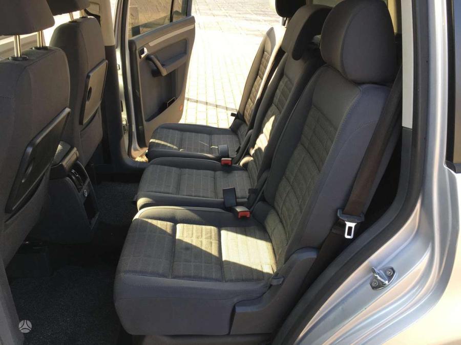 Grey Volkswagen Touran 2006 in Raseiniai, with an engine capacity of 1.97 L and mileage of 190 thousand km for 2650 €, photo 13 on AUTOMOTO.COM.LV
