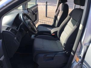 Grey Volkswagen Touran 2006 in Raseiniai, with an engine capacity of 1.97 L and mileage of 190 thousand km for 2650 €, photo 14 on AUTOMOTO.COM.LV