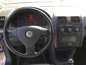 Grey Volkswagen Touran 2006 in Raseiniai, with an engine capacity of 1.97 L and mileage of 190 thousand km for 2650 €, photo 18 on AUTOMOTO.COM.LV