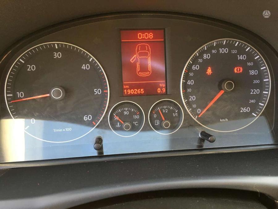 Grey Volkswagen Touran 2006 in Raseiniai, with an engine capacity of 1.97 L and mileage of 190 thousand km for 2650 €, photo 19 on AUTOMOTO.COM.LV