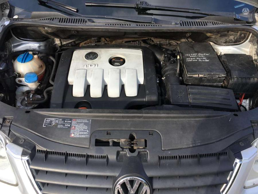 Grey Volkswagen Touran 2006 in Raseiniai, with an engine capacity of 1.97 L and mileage of 190 thousand km for 2650 €, photo 20 on AUTOMOTO.COM.LV