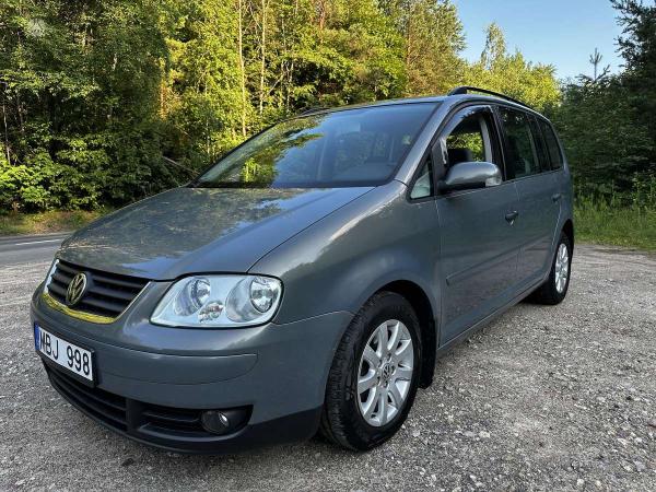 Grey Volkswagen Touran 2006 in Vilnius, with an engine capacity of 1.90 L and mileage of 370 thousand km for 1500 €, photo 2 on AUTOMOTO.COM.LV