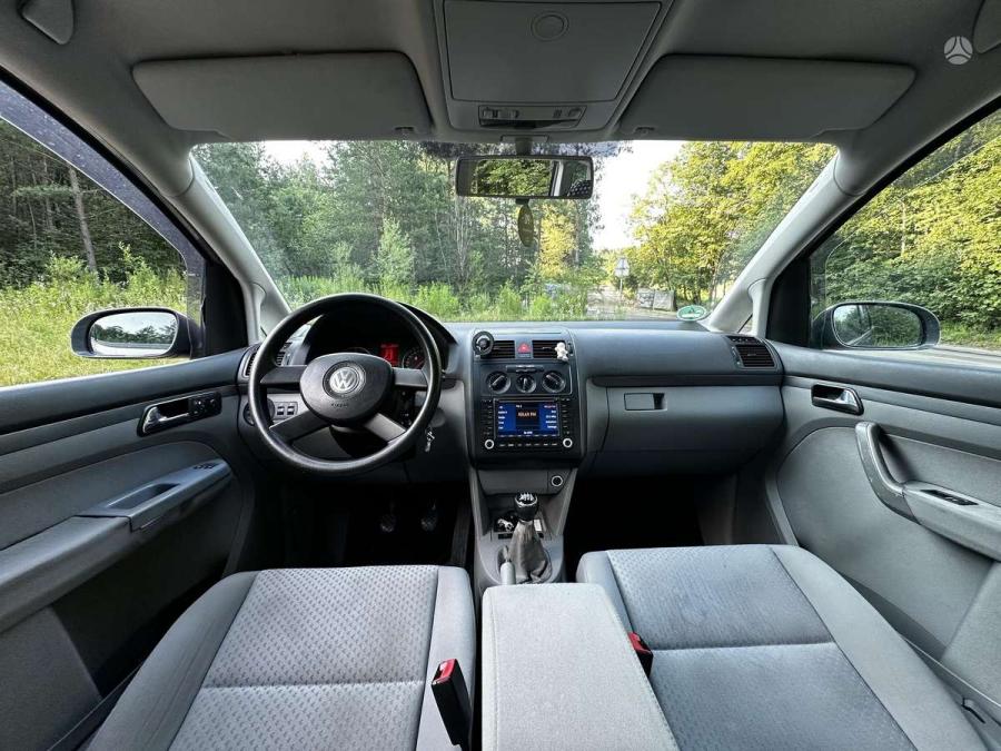 Grey Volkswagen Touran 2006 in Vilnius, with an engine capacity of 1.90 L and mileage of 370 thousand km for 1500 €, photo 6 on AUTOMOTO.COM.LV
