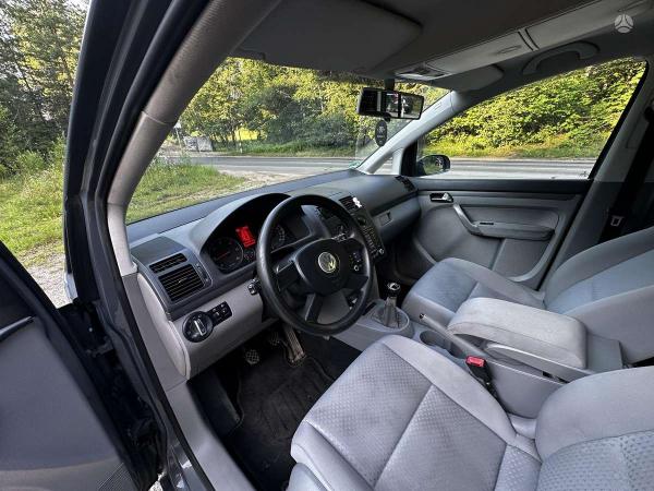 Grey Volkswagen Touran 2006 in Vilnius, with an engine capacity of 1.90 L and mileage of 370 thousand km for 1500 €, photo 6 on AUTOMOTO.COM.LV