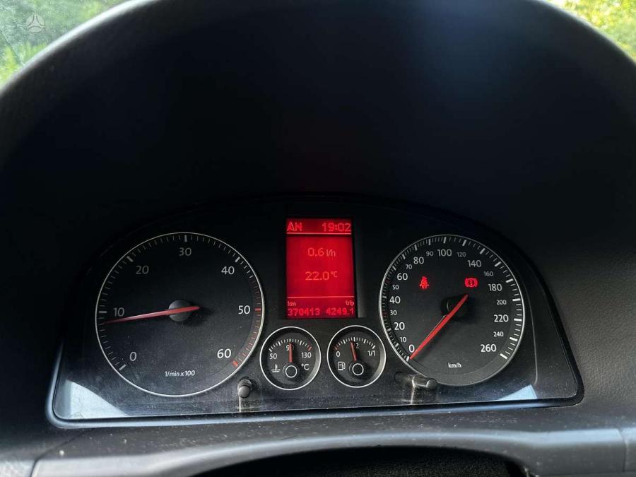 Grey Volkswagen Touran 2006 in Vilnius, with an engine capacity of 1.90 L and mileage of 370 thousand km for 1500 €, photo 9 on AUTOMOTO.COM.LV