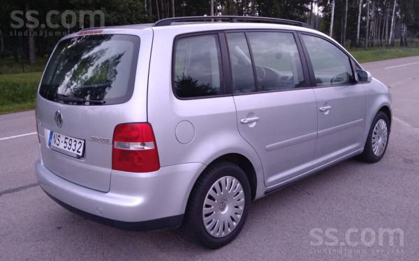 Pelēks Volkswagen Touran 2006 Rīga, ar dzinēja tilpumu 2.00 L un nobraukumu 270 tūkst. km par 2400 €, foto 2 vietnē AUTOMOTO.COM.LV