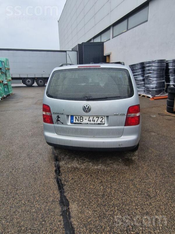 Grey Volkswagen Touran 2006 in Riga, with an engine capacity of 2.00 L and mileage of 266 thousand km for 2250 €, photo 2 on AUTOMOTO.COM.LV