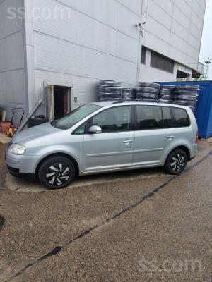 Grey Volkswagen Touran 2006 in Riga, with an engine capacity of 2.00 L and mileage of 266 thousand km for 2250 €, photo 4 on AUTOMOTO.COM.LV