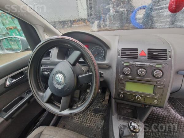 Grey Volkswagen Touran 2006 in Riga, with an engine capacity of 2.00 L and mileage of 266 thousand km for 2250 €, photo 5 on AUTOMOTO.COM.LV