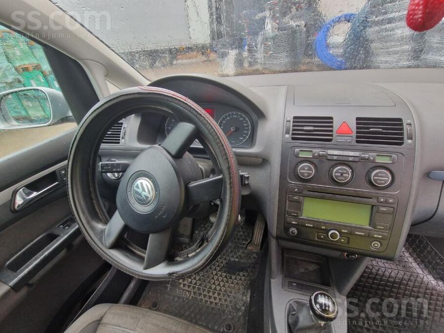 Grey Volkswagen Touran 2006 in Riga, with an engine capacity of 2.00 L and mileage of 266 thousand km for 2250 €, photo 6 on AUTOMOTO.COM.LV