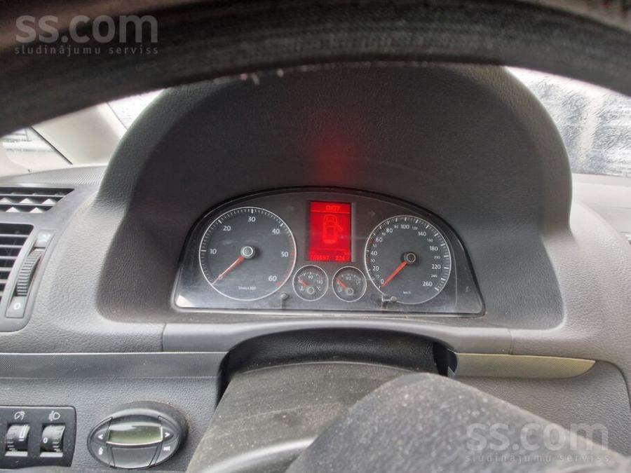 Grey Volkswagen Touran 2006 in Riga, with an engine capacity of 2.00 L and mileage of 266 thousand km for 2250 €, photo 7 on AUTOMOTO.COM.LV