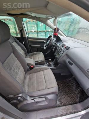 Grey Volkswagen Touran 2006 in Riga, with an engine capacity of 2.00 L and mileage of 266 thousand km for 2250 €, photo 9 on AUTOMOTO.COM.LV