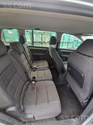 Grey Volkswagen Touran 2006 in Riga, with an engine capacity of 2.00 L and mileage of 266 thousand km for 2250 €, photo 10 on AUTOMOTO.COM.LV
