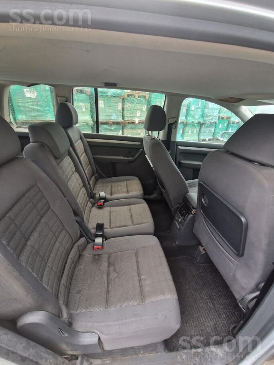 Grey Volkswagen Touran 2006 in Riga, with an engine capacity of 2.00 L and mileage of 266 thousand km for 2250 €, photo 10 on AUTOMOTO.COM.LV