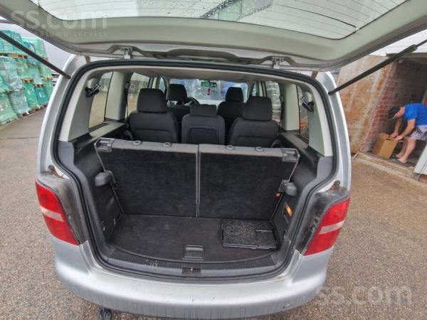 Grey Volkswagen Touran 2006 in Riga, with an engine capacity of 2.00 L and mileage of 266 thousand km for 2250 €, photo 10 on AUTOMOTO.COM.LV