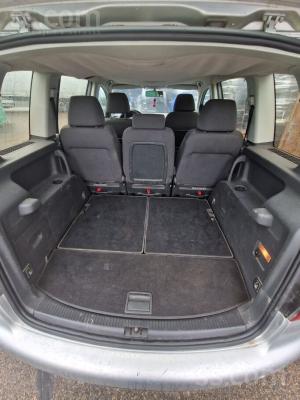 Grey Volkswagen Touran 2006 in Riga, with an engine capacity of 2.00 L and mileage of 266 thousand km for 2250 €, photo 12 on AUTOMOTO.COM.LV